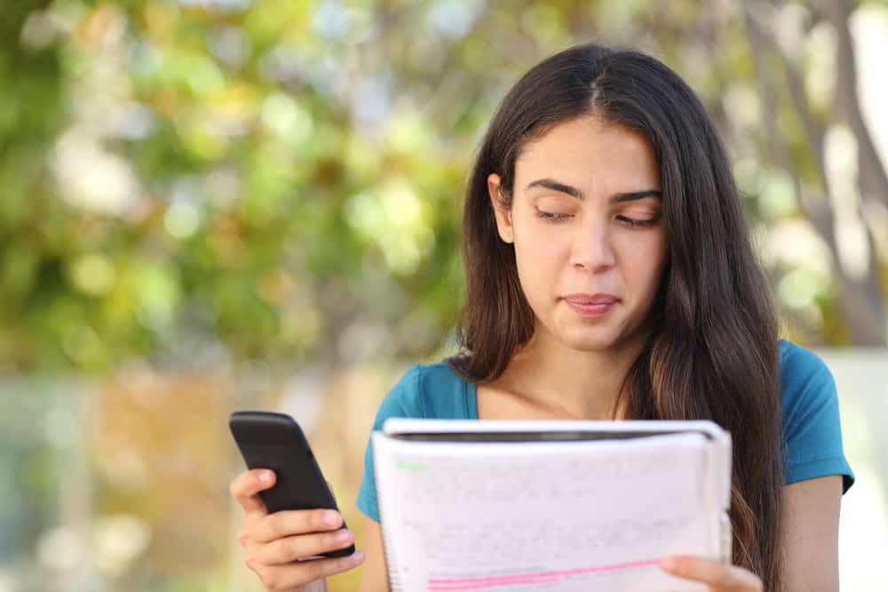 3 Signs You Are Addicted To Your Smartphone - FamilyToday