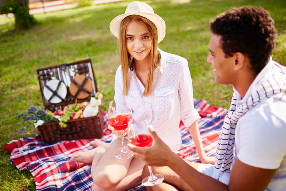 10 'We Don't Want Summer To End,' Date Night Ideas - FamilyToday