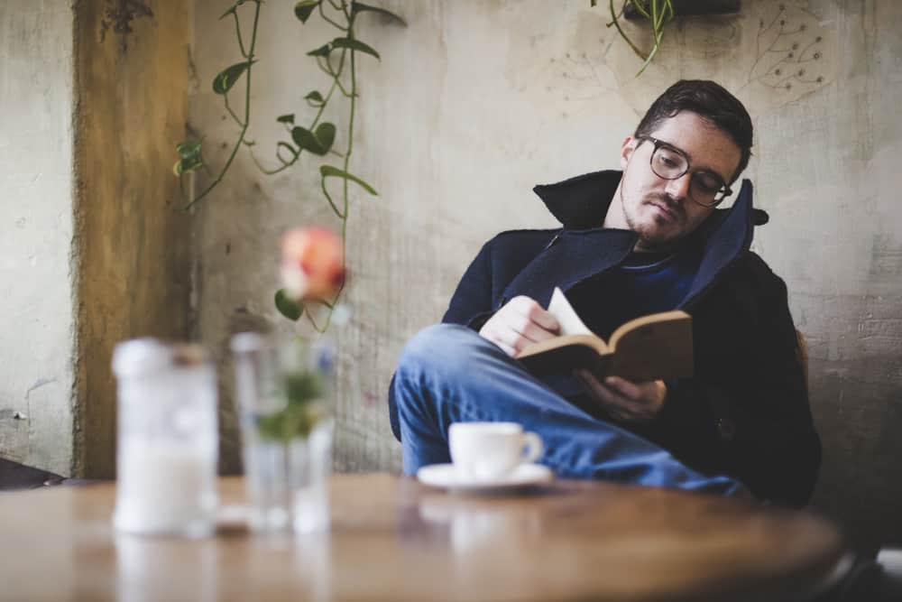 7 Reasons Why Book Lovers Are Good Lovers - FamilyToday