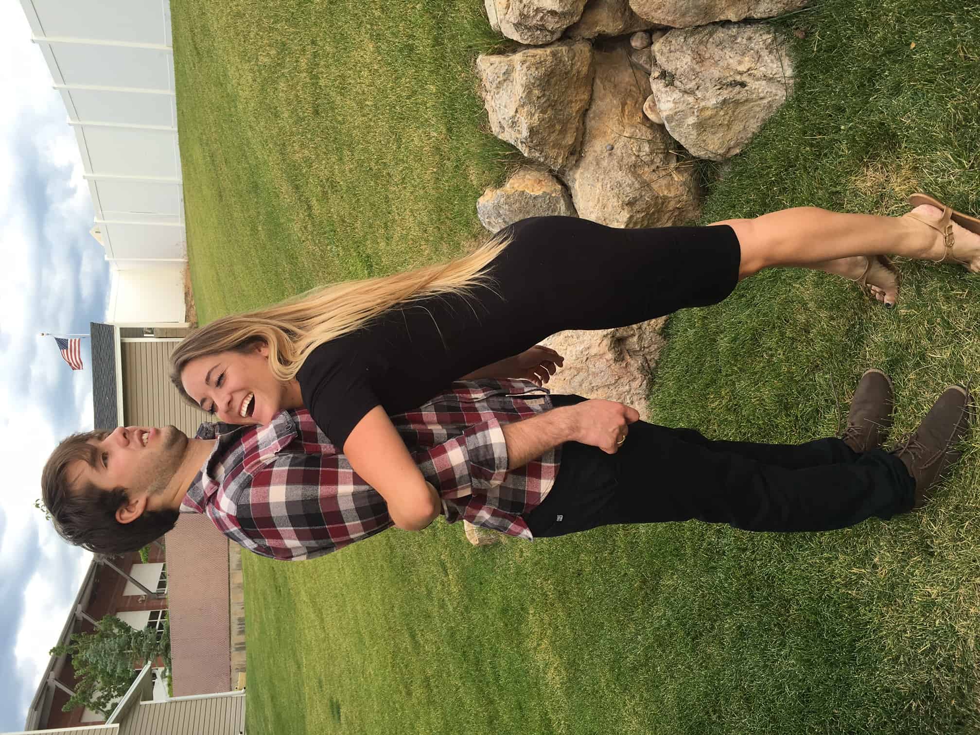 12 Awkward Hugs That Will Ensure You Never Get A Second Date - FamilyToday