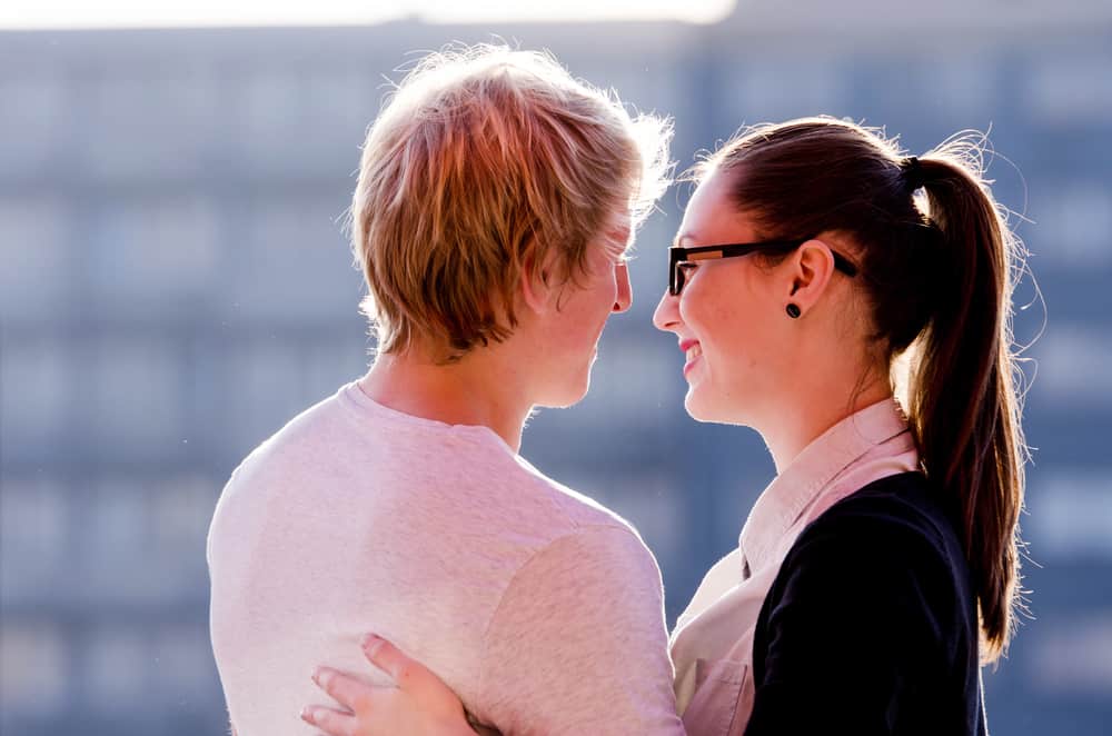 20 Ways To Win Him Over In 20 Seconds - FamilyToday