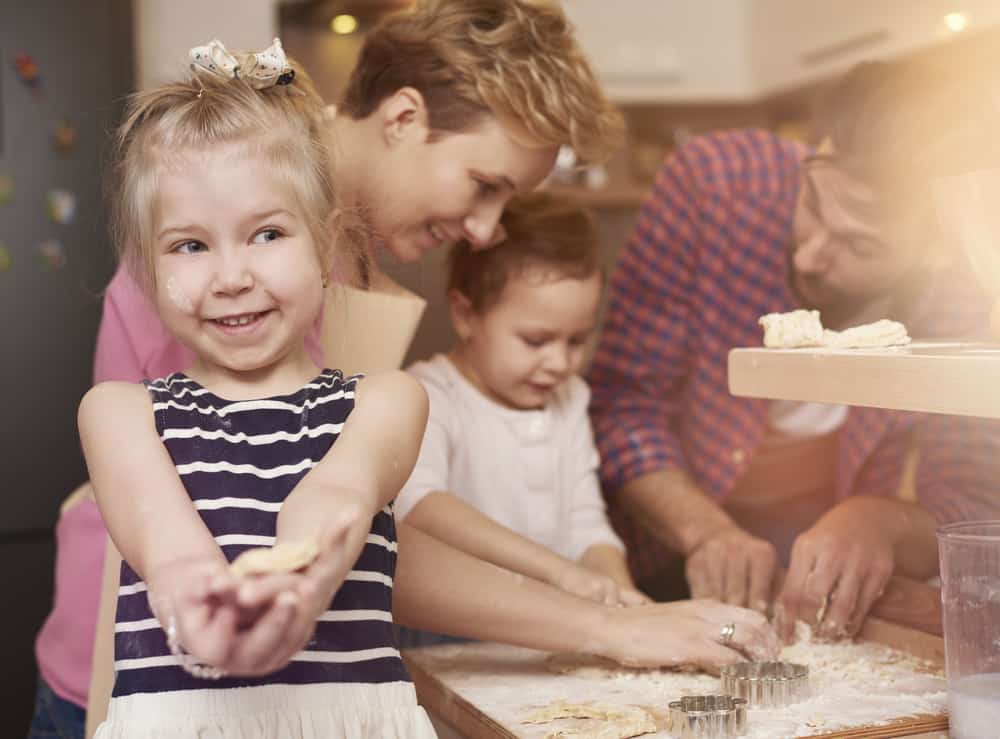 6 Ways Homemakers Can Impact Family Finances - FamilyToday